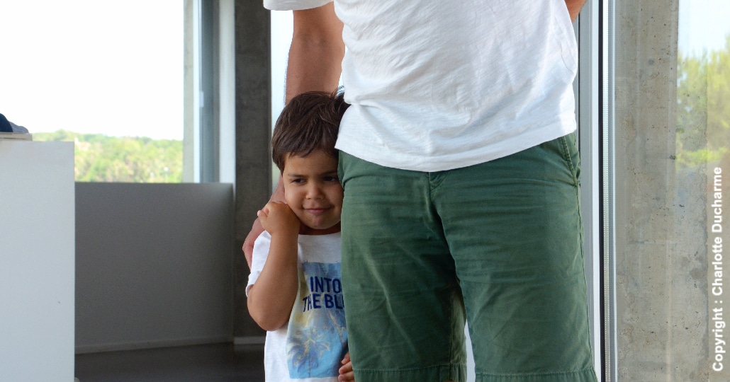 Enfant timide : comment l’aider à sortir de sa coquille ? - Cool ...